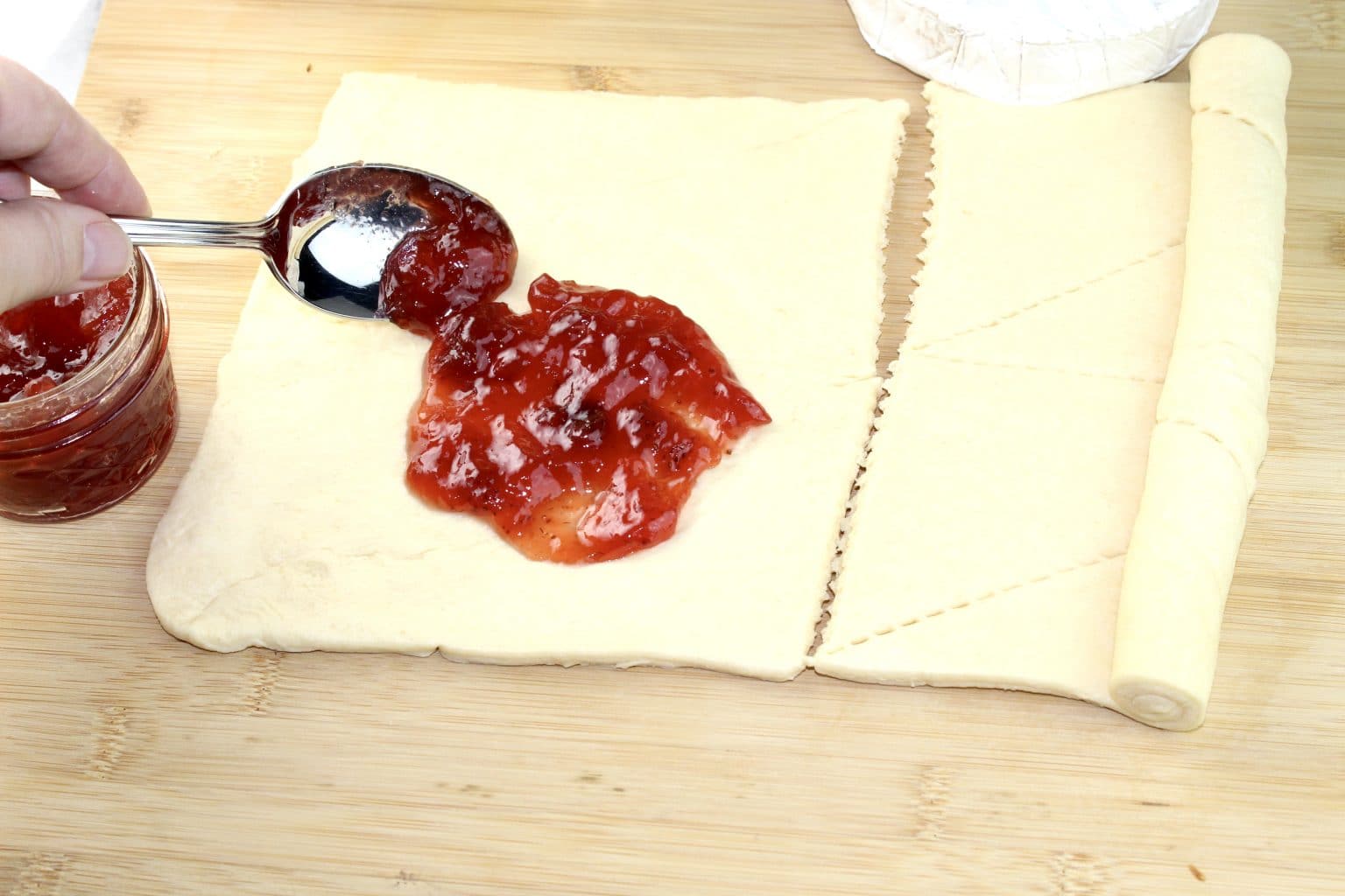 Baked Brie with Raspberry Jam - Momcrieff