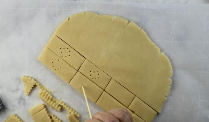 Simple and Delicious Shortbread Cookies - Momcrieff